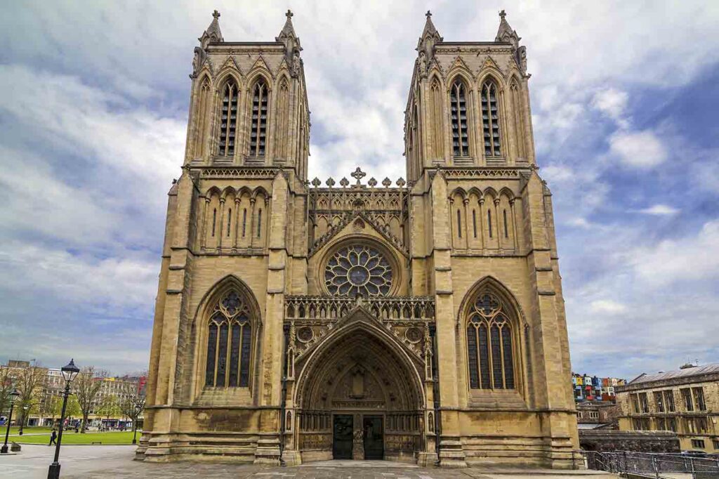 16 Tourist Places to Visit in Bristol - Top Things to Do & See in Bristol